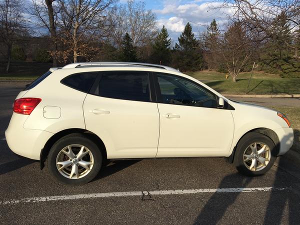 Well Maintained 2009 Nissan Rogue SL Sport Utility AWD